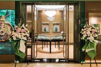 China Luxury-Classical Jewelry Boutique Full-Store Customization with Circular Curved Glass Island Showcase and Wall Recessed Jewellery Display Niche for sale