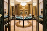 China Luxury-Classical Jewelry Boutique Full-Store Customization with Circular Curved Glass Island Showcase and Wall Recessed Jewellery Display Niche for sale