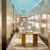 China Neo-Classical Luxury Jewelry Showroom with Full-Store Customization and Marble & Polished Metal Display for sale