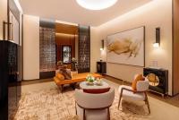 China Modern Chinese-National-Style Jewelry Boutique with Curved Round Glass Showcase and Solid Wood Display Cabinet for sale