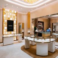 China Italian-Style Luxury Jewelry Showroom with Full-Store Custom Brass Frame Display Boutique for sale