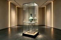 China Museum-Grade Anti-Reflective Glass Display Cabinet With Ultra-Slim Black Metal Frame And Floating Acrylic Display Plinth for sale