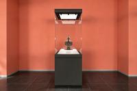 China Anti-Reflection UV-Protection Freestanding Museum Exhibit Cabinet With Locked Storage & Caster Base for sale