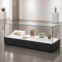 China Anti-Glare Four-Sided Glass Museum Exhibit Cabinet With Lockable Drawer Base And White Platform Display Blocks for sale