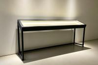 China Long Narrow Museum Display Table With Gas-Strut Lift Mechanism And LED Illuminated Platform In Anti-Glare Low-Iron Glass for sale