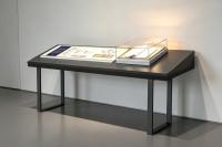 China Matte Black Open Museum Exhibit Desk With Customizable Dimensions And Freestanding Display Table For Relics for sale