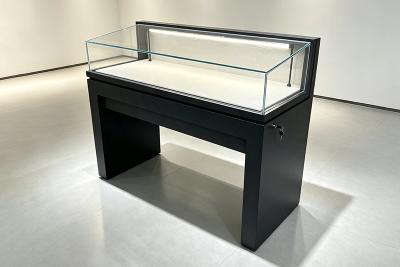 China Anti-Glare Low-Iron Glass Museum Exhibit Cabinet with Three-Sided Lift-Up Showcase and LED Backlit Back Panel for sale
