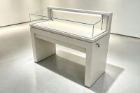 China Anti-Glare Low-Iron Glass Museum Exhibit Cabinet with Three-Sided Lift-Up Showcase and LED Backlit Back Panel for sale