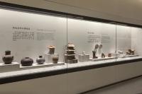 China Custom Museum Wall Display Case with Anti-UV Low-Iron Glass Fully Sealed Dust-proof Structure and Integrated Professional LED Lighting for sale