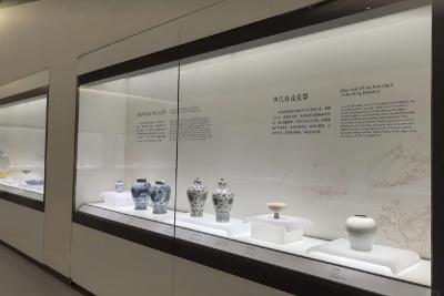 China Custom Museum Wall Display Case with Anti-UV Low-Iron Glass Fully Sealed Dust-proof Structure and Integrated Professional LED Lighting for sale