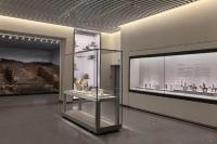 China Custom Museum Wall Display Case with Anti-UV Low-Iron Glass Fully Sealed Dust-proof Structure and Integrated Professional LED Lighting for sale