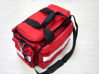 China 600D Oxford First Aid Kit For Workplace List Bag Pouches Empty Shoulder 5 10 Person for sale