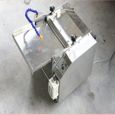 China Stainless Steel Fish Skinning Machine 1500kg/h 0.2kW Catfish Skinner for sale