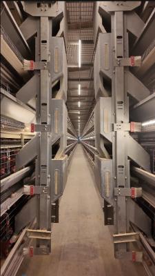 China Industrial Grade H-Type Stacked Battery Cages with Overseas Engineering Support for sale