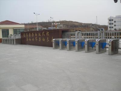 China Acrylic optical flap barrier with RFID readers high flow pedestrian gate for sale