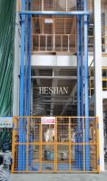 China 2000KG Residential Cargo Lift Hydraulic Outdoor Goods Lift For Mezzanine Floor for sale
