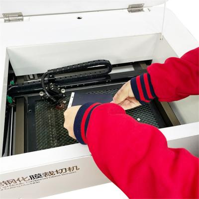 China Professional Design and Management Software for Daqin Mobile Tempered Glass Screen Protector Laser Cutting Machine for sale