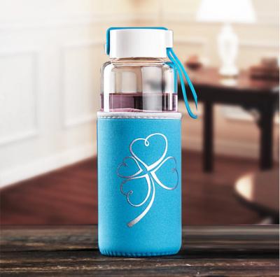 China Daily Use High Borosilicate Glasswares Portable Glass Bottle With PP Lid for sale