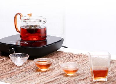 China 580ml Safety Heat Resistant Glass Teapot Kettle With Colored Handle for sale