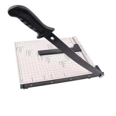China Portable Heavy Duty A4 Craft Guillotine Manual Paper Trimmer Cutter with Iron Material for sale