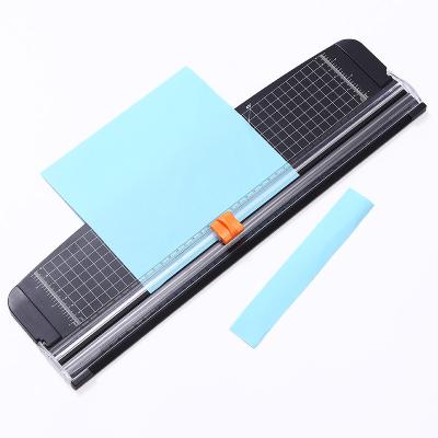 China Compact Manual A3 Paper Trimmer with Safely Blade and Cutting Thickness of 1mm in Black for sale