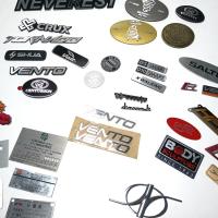 China Custom Etched Metal Nameplates with Chemical Etching Technology and Strong Adhesive Backing for Durable Equipment Identification for sale
