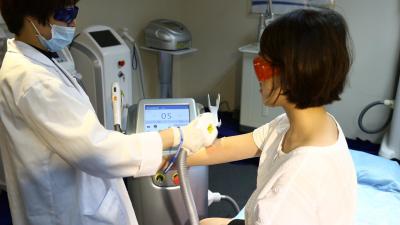 China IPL SHR IPL Beauty Machine For Permanent Hair Removal , Multifunction Skin Care Machine for sale