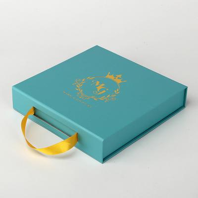 China Eco Friendly Packaging For Makeup Brushes Cardboard Gift Boxes Christmas With Handle for sale
