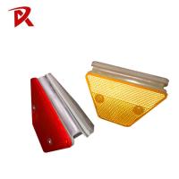 China High-Visibility Galvanize Guardrail Delineator Red & White Reflective Road Reflector for sale