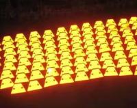 China High-Visibility Galvanize Guardrail Delineator Red & White Reflective Road Reflector for sale