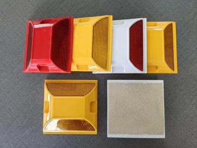 China 100*100*20mm PMMA Solar Road Stud with LED Yellow Flashing and 160g Weight for Traffic Safety for sale