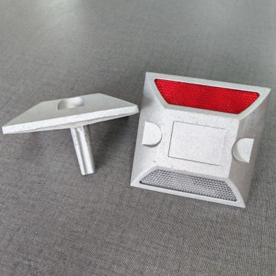 China Cast Aluminum Road Stud Pavement Marker 103*103*22*70mm 330g/pcs for Driveway and Road Safety for sale