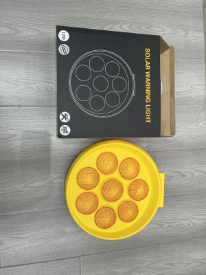 China Factory's 390mm ROADSAFE Solar Sunflower Light Traffic Warning Light Yellow Traffic Sign Amber Light for sale