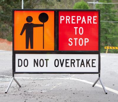 China Traffic Sign with Easy Installation Features Suitable for Temporary and Permanent Traffic Regulation Projects for sale