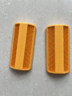 China ABS+PMMA Road Stud Pavement Marker with 100*50*15mm Size and 75g/pcs Weight for sale