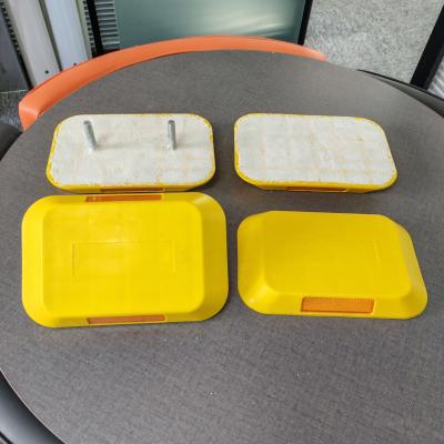 China New Design Reflective Road Stud Light 3cm Height Yellow Sand Filling Road Spikes White Reflector for Roadway Safety Manufacturers Road Stud Pavement Marker Cat Eyes Sand Filled Plastic Road Stud for sale
