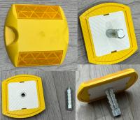 China Blinking Solar Road Stud with Reflective Plastic for Enhanced Road Safety and Waterproof Design for sale