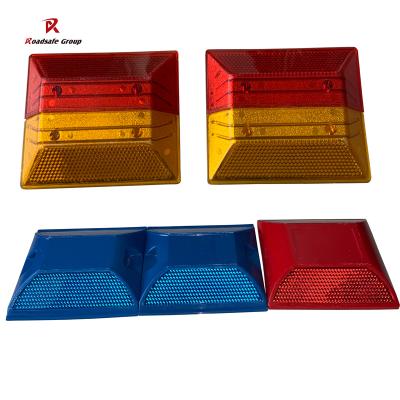China ROADSAFE High Visibility Cat Eye Raised Driveway Marker PMMA Reflective Plastic Road Stud Traffic Warning Product for sale