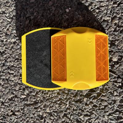 China 100x90x18mm CE ABS Road Stud High Visibility Black Base LOGO Customs Road Safety Reflective Cat Eye for sale