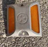 China 100mm LOGO Customs Aluminum Road Stud Cheap Price Road  Marker filled with Sand Warning Reflective Cat Eye with Pin for sale