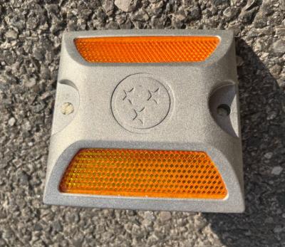 China 100mm LOGO Customs Aluminum Road Stud Cheap Price Road  Marker filled with Sand Warning Reflective Cat Eye with Pin for sale