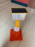 China Road 24LED 48LED Yellow Red LED Blinkers Solar Traffic Lamp / Barricade Light TRAFFIC Highway Safety Warning Lights for sale