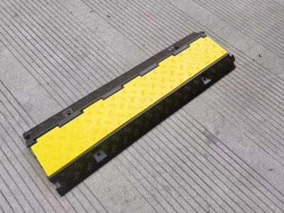 China 3 Channels Rubber Cable Protector Speed Bump with Channel for sale