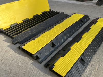 China Driveway Portable Rubber Speed Bump 2channel 3 Channel 4 5 Channel Cable Ramp for sale