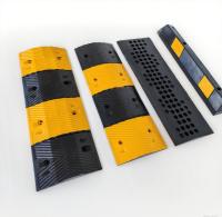 China Heavy Duty High-quality Block Road Speed Bumper Traffic Rubber Car Wheel Stopper Speed Breaker and Speed Bump for sale