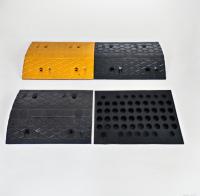 China Heavy Duty High-quality Block Road Speed Bumper Traffic Rubber Car Wheel Stopper Speed Breaker and Speed Bump for sale