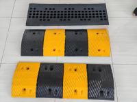 China Heavy Duty High-quality Block Road Speed Bumper Traffic Rubber Car Wheel Stopper Speed Breaker and Speed Bump for sale