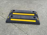 China Car Speed Bump Reflective Wheel Stopper Car Stopper Rubber Parking Lot 55*10*15cm Ramp Hump Stoppers Good quality ROADSAFE for sale