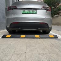 China 165cmx15x10cm 12.5kgs Long Yellow Rubber Reflective Tape Speed Bump Car Wheel Stopper Pack for Effective Parking for sale