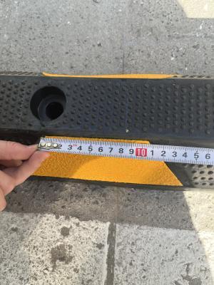 China Rubber Wheel Stopper for Driveway and Truck Parking Speed Bump for sale